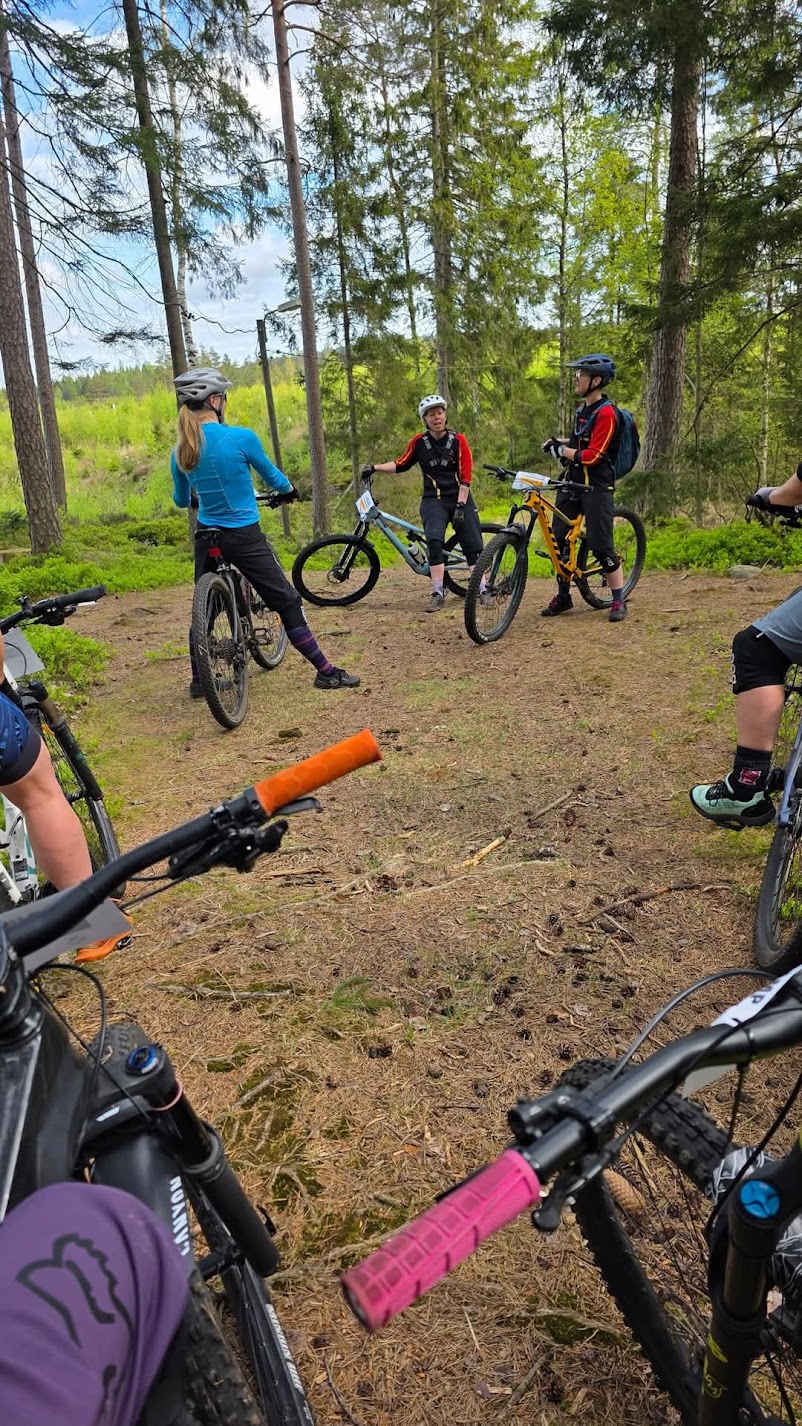 ”Enduro har kul åkning och häng – det vill jag förmedla till tjejer ...