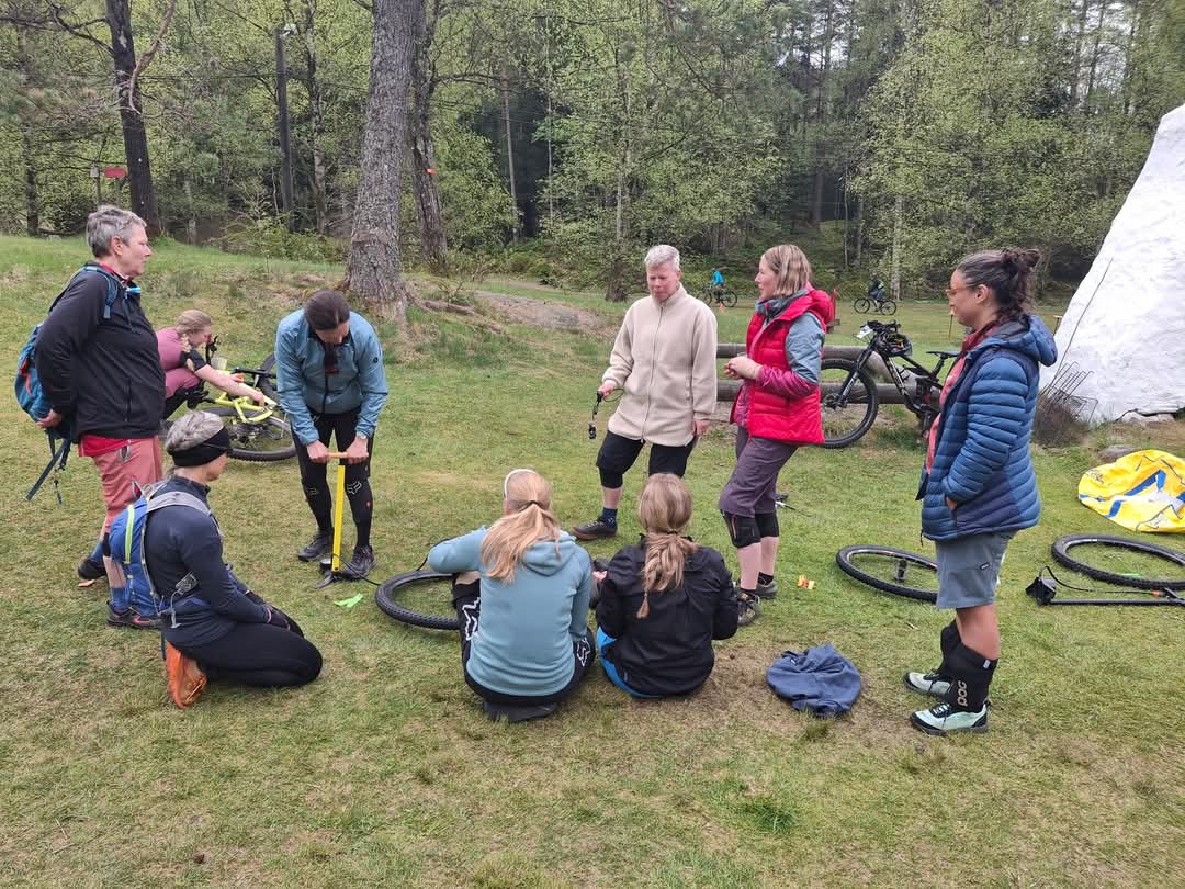 ”Enduro har kul åkning och häng – det vill jag förmedla till tjejer ...